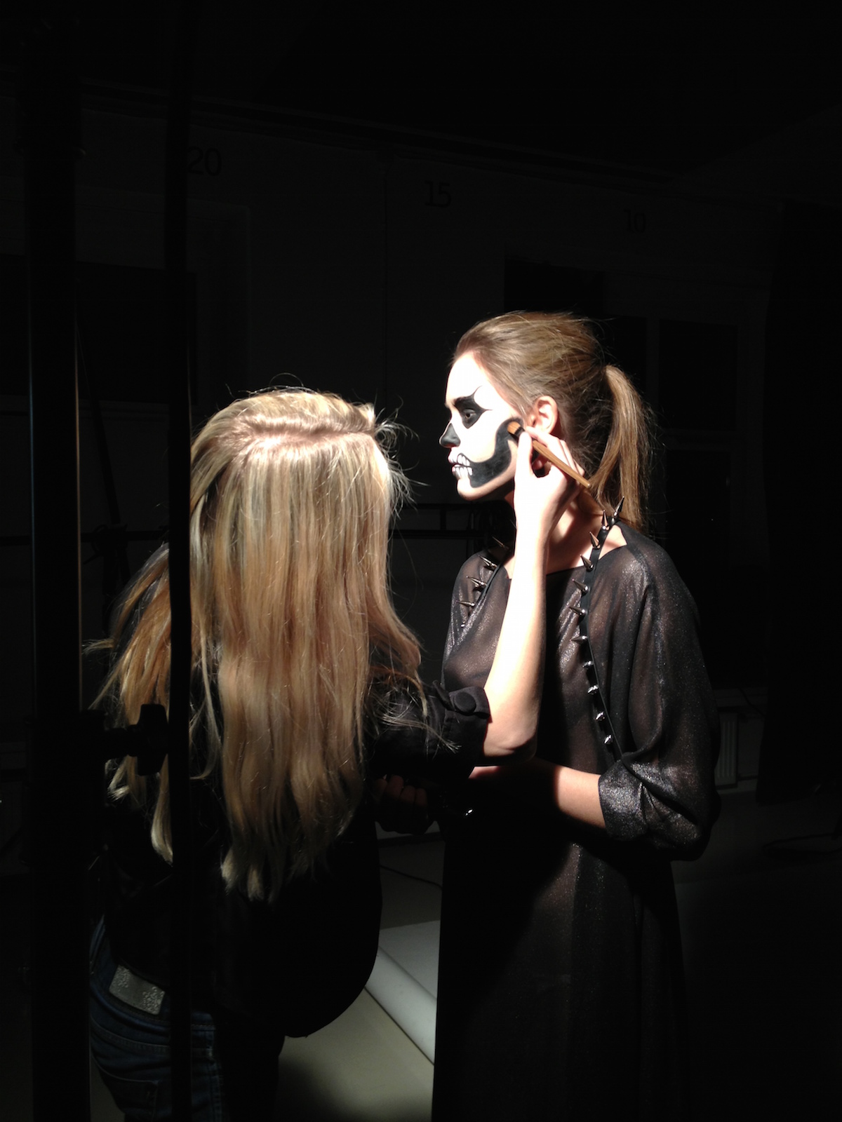 Kadri Kruus leather accessories Modell- Merlin Luur Foto-Oliver Moosus ...